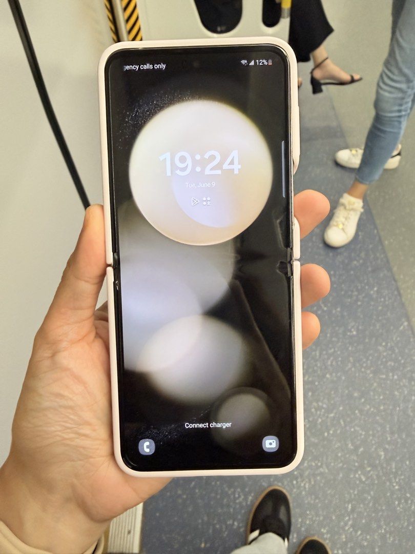 Samsung Galaxy Z Flip 5 512gb cream/white, 手提電話, 手機, Android 安卓手機 ...