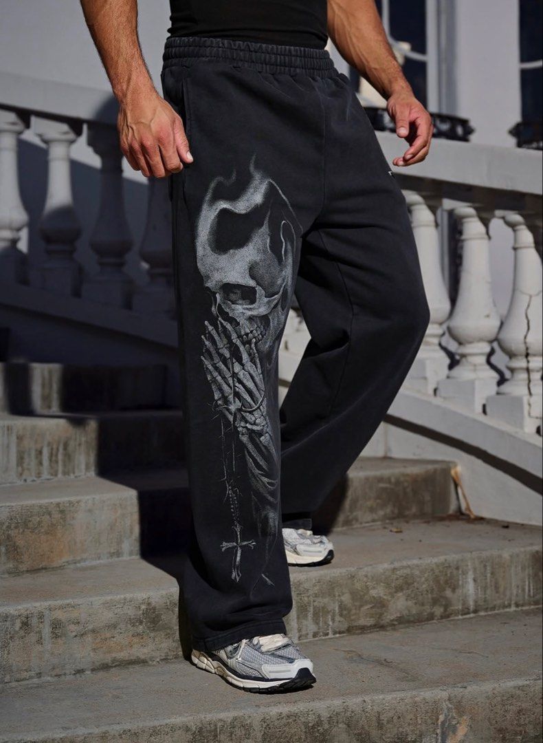 YOUNGLA Divine Sweats, Men's Fashion, Activewear on Carousell