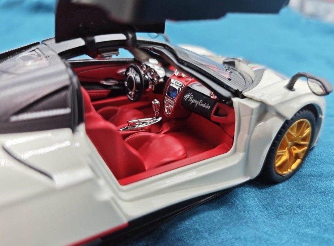 Pagani Huayra Model Car with Display CasePagani Huayra Diecast Model ...