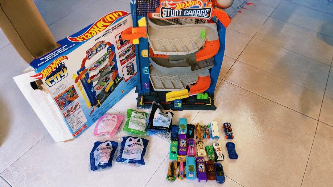 Hot Wheels Stunt Garage Playset With Cars And Happy Meal Toys Toys 7419